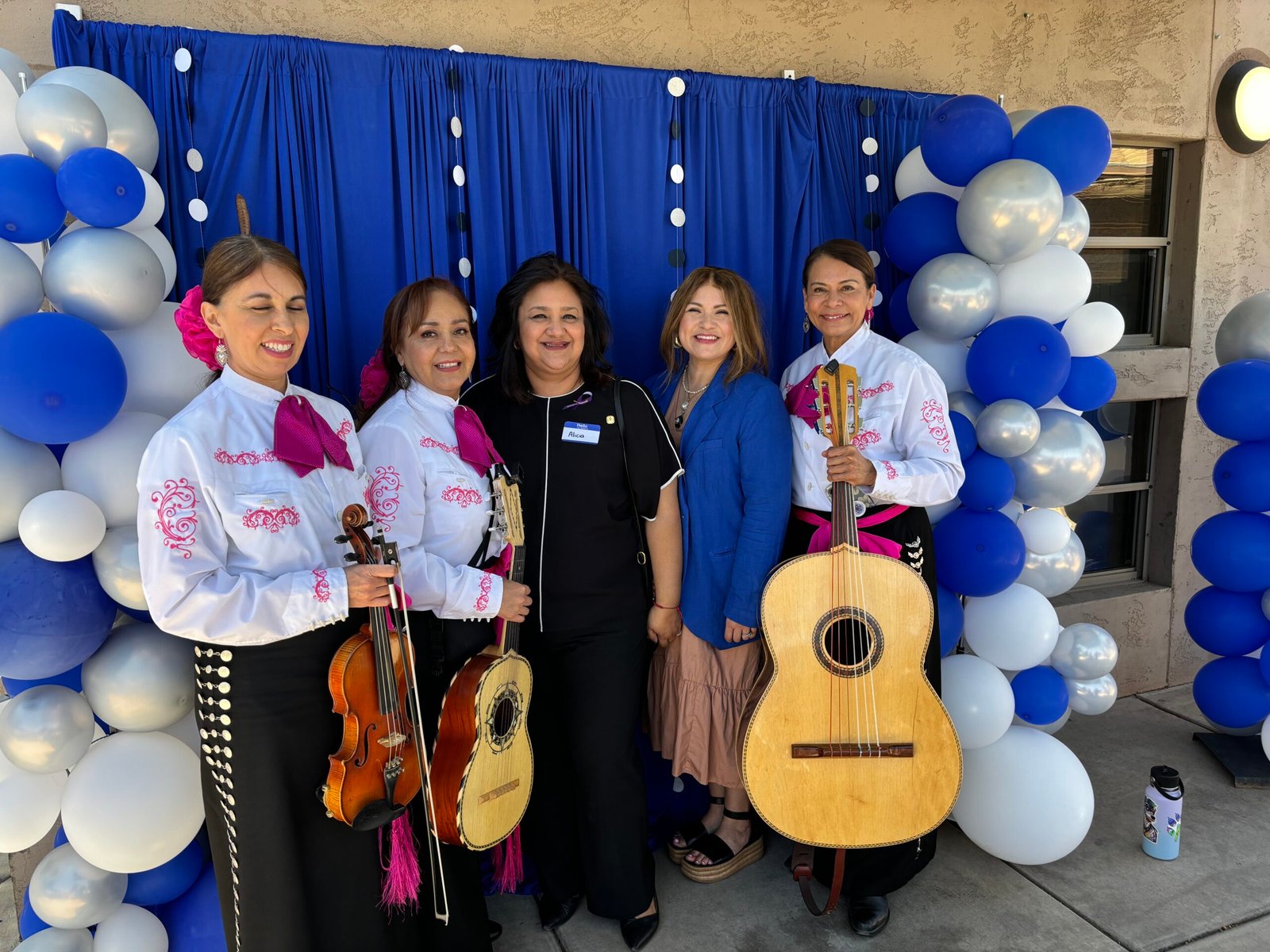 Mamás en Centro De Colores son homenajeadas - Vida Latina